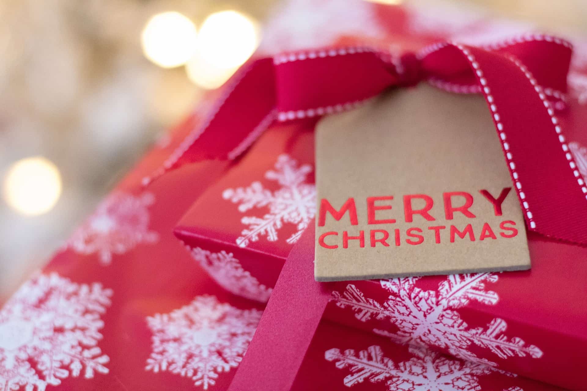 10 Ways to Save Hundreds of Dollars on Christmas Gifts - A Fun and ...